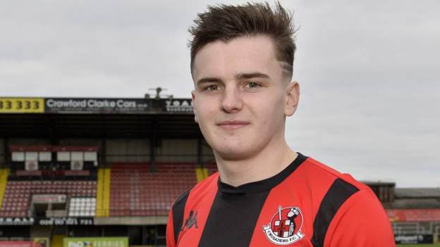 Ronan Hale: Former Derry City forward returns to Crusaders - BBC Sport