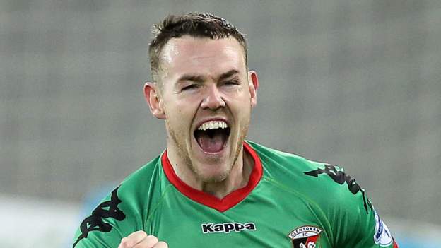 Aaron Harmon: Former Carrick skipper signs for Glenavon - BBC Sport