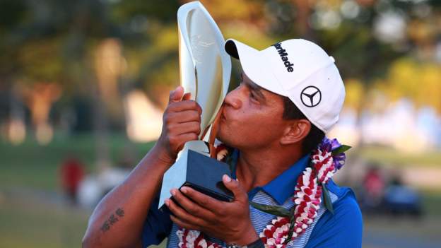 Sony Open: Fabian Gomez beats Brandt Snedeker in play-off - BBC Sport
