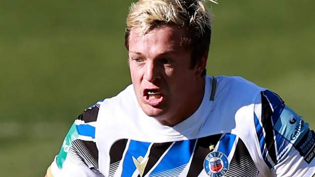 Tian Schoeman: Bath fly-half out for season after knee injury - BBC Sport