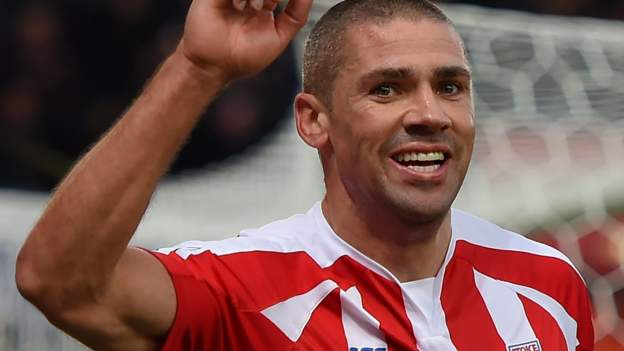 Jon Walters: Burnley sign Republic of Ireland striker from Stoke - BBC ...