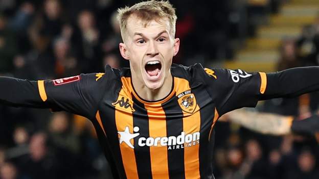 Matty Jacob: Hull City left-back signs new three-year deal - BBC Sport