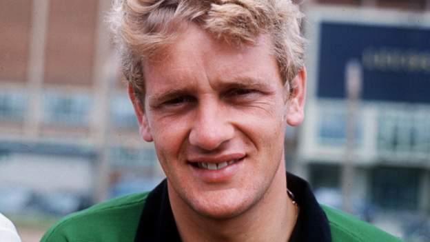 Gary Sprake: Ex-Wales and Leeds United goalkeeper dies - BBC Sport