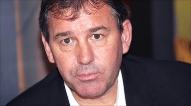 Bryan Robson faces fight against throat cancer - BBC Sport