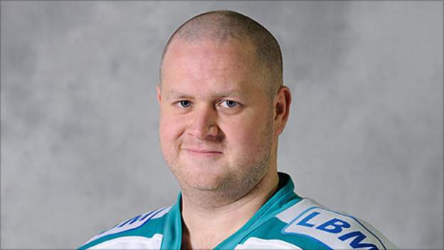 Gareth Roberts signs professional contract with Giants - BBC Sport