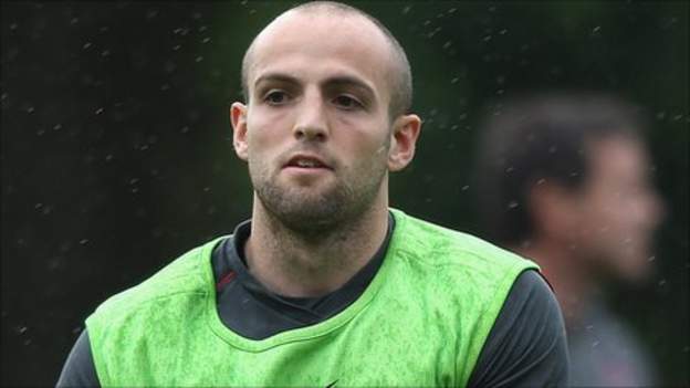 Winger Charlie Sharples signs new Gloucester deal - BBC Sport