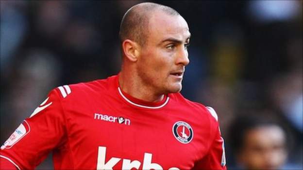 Swindon Town sign Alan McCormack on a two-year deal - BBC Sport