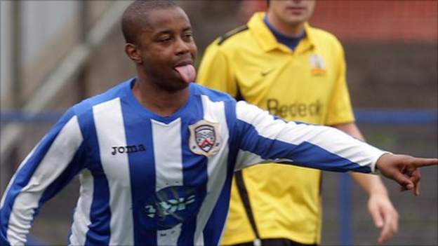 Striker Leon Knight to remain with Bannsiders - BBC Sport
