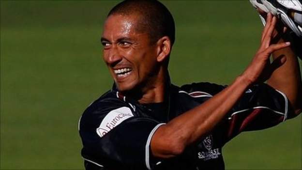 Bowler Alfonso Thomas praises Somerset resolve - BBC Sport