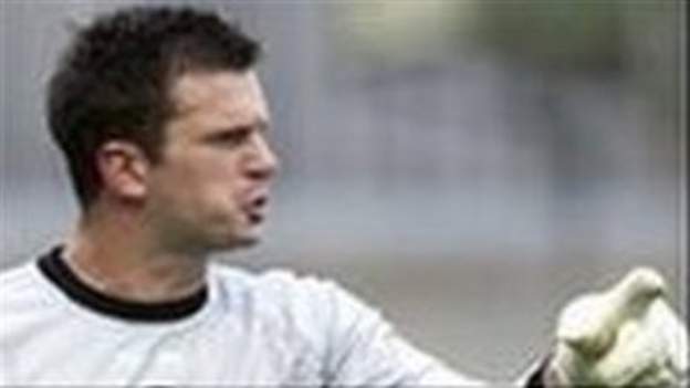 Blackpool complete deal for goalkeeper Mark Howard - BBC Sport