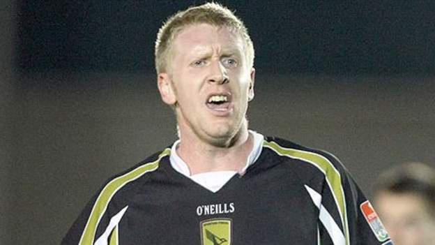 Carrick Rangers sign Philip Byrne and Shane Dolan - BBC Sport