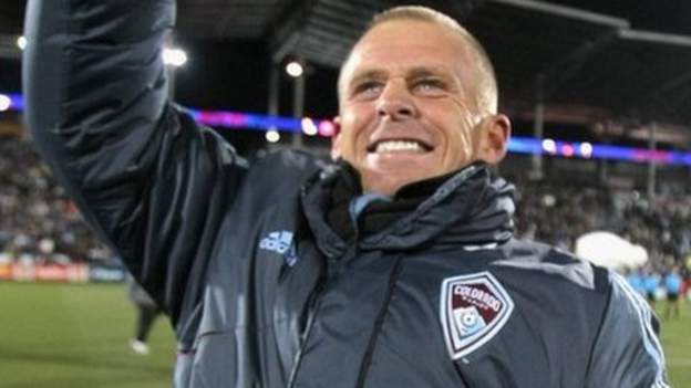 Stevenage boss Gary Smith backed to win promotion - BBC Sport