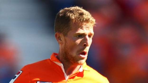 Crawley Town sign striker Billy Clarke from Blackpool - BBC Sport