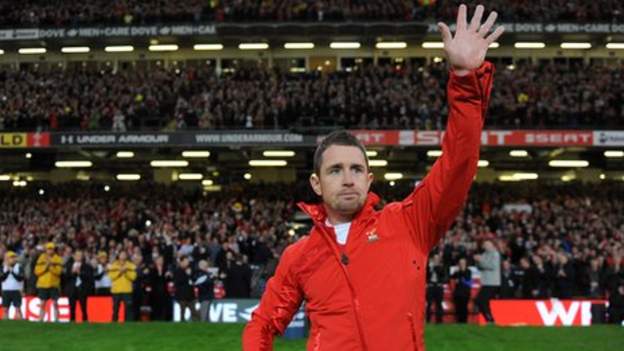 Wales great Shane Williams confirms Japan move - BBC Sport