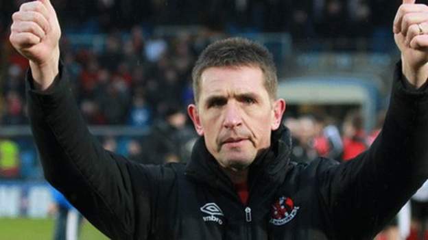 Crusaders manager Stephen Baxter agrees new two-year deal - BBC Sport