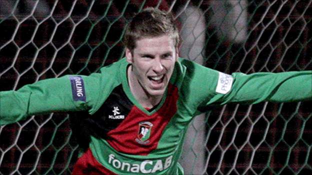 Glentoran place striker Darren Boyce on transfer list - BBC Sport