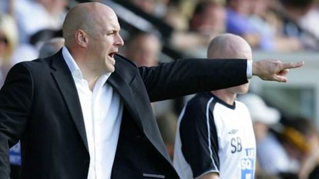 Luton Town 'won't give up' on top spot - Gary Brabin - BBC Sport