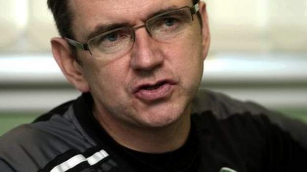 Hibernian boss Pat Fenlon delivers dire warning - BBC Sport