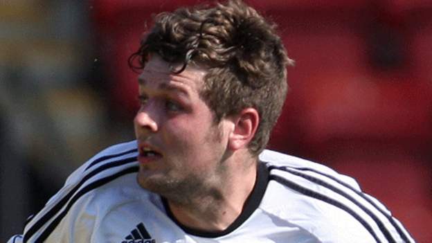 AFC Telford striker Andy Brown set to stay at Nuneaton - BBC Sport