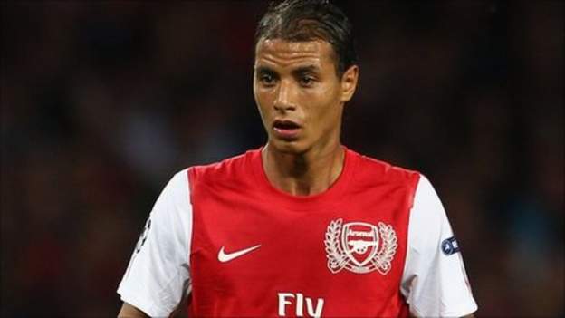 Arsenal want Moroccan striker Marouane Chamakh 'to focus' - BBC Sport