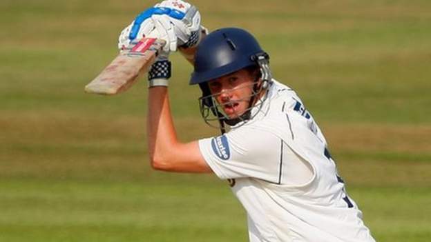 Luke Wells vital to Sussex hopes of winning at Surrey - BBC Sport