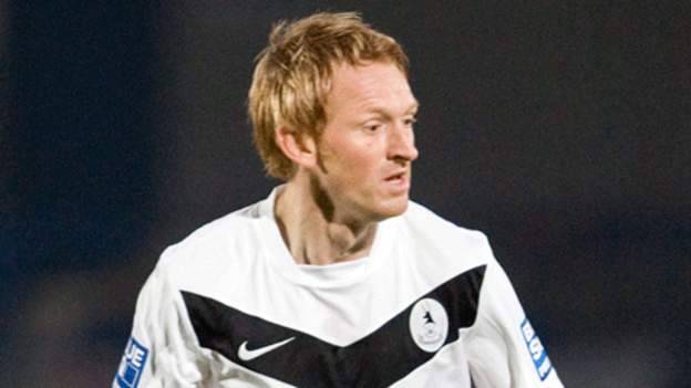 AFC Telford winger Steve Jones eyes longer future - BBC Sport