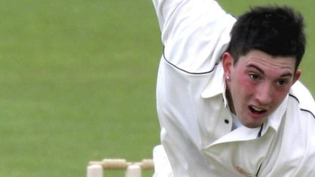 Mark Footit signs new Derbyshire deal - BBC Sport