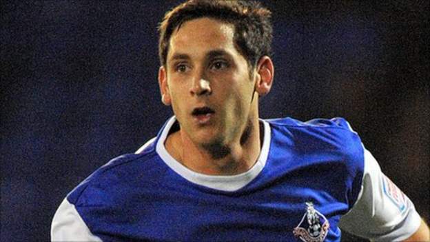 Captain Dean Furman signs new Oldham contract - BBC Sport