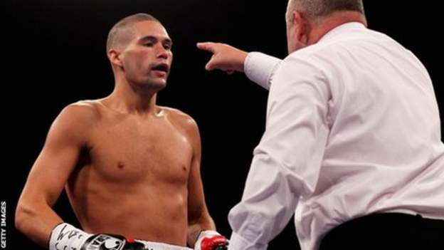 Tony Bellew beats McIntosh to retain light-heavyweight belt - BBC Sport
