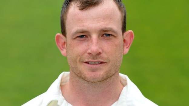 Graham Wagg targets wicket of ex-captain Alviro Petersen - BBC Sport