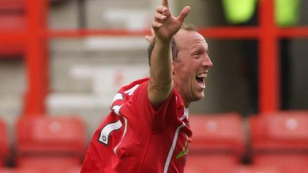 Wrexham boss Andy Morrell focuses on Luton play-off wins - BBC Sport