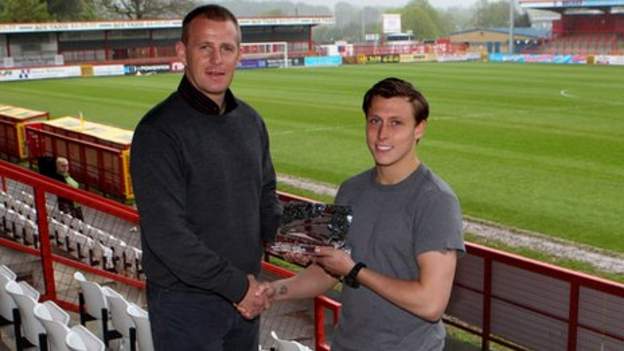 Stevenage's Luke Freeman eyes promotion after winning award - BBC Sport