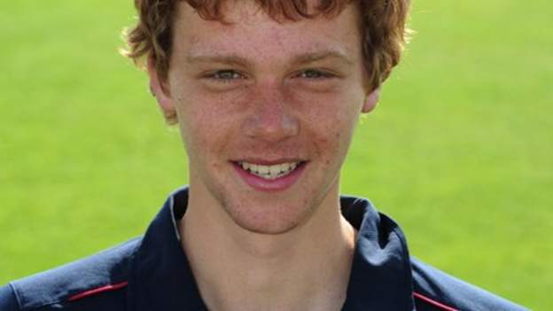 Ivan Thomas overcomes back injury to make Kent debut - BBC Sport