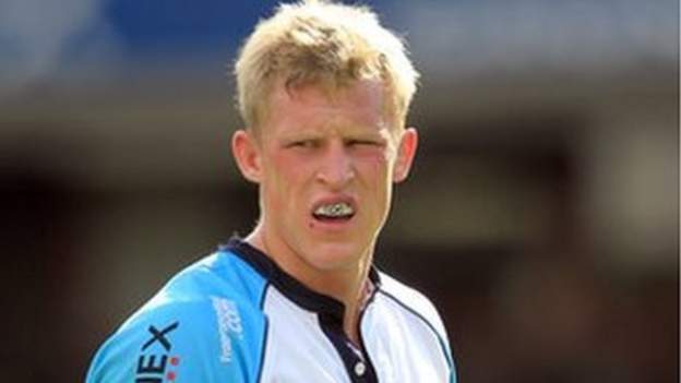 Worcester flanker Jake Abbott signs new Worcester deal - BBC Sport