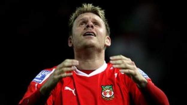 Mansfield Town sign Jamie Tolley and Chris Clements - BBC Sport