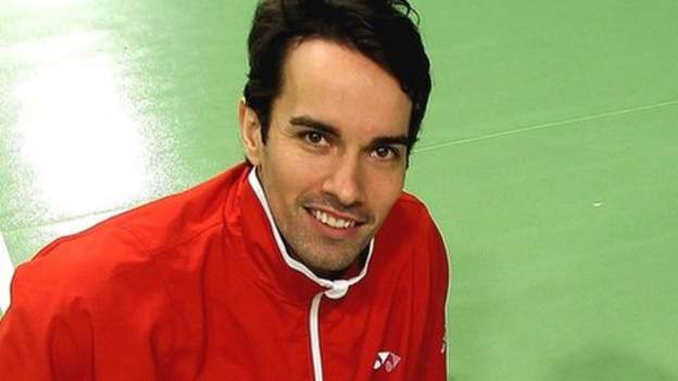 Nathan Robertson to 'stay in' badminton after retirement - BBC Sport