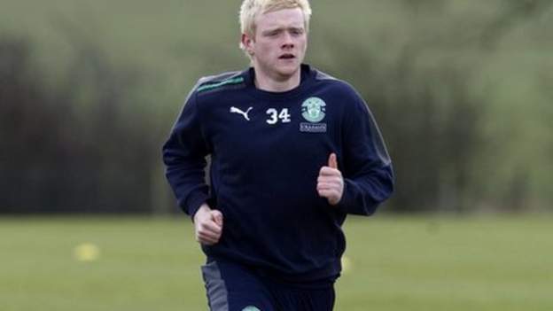 Hibs hand new deal to defender Scott Smith - BBC Sport