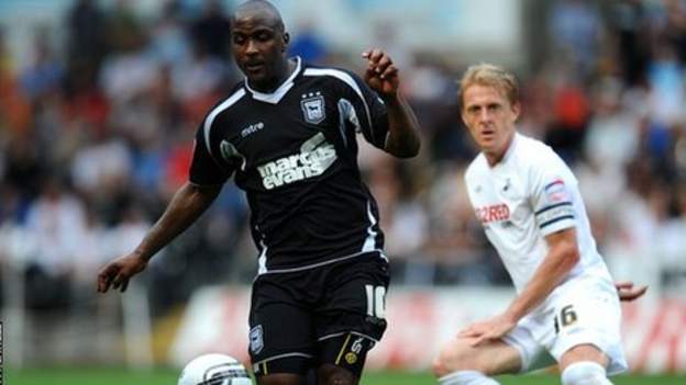 Ipswich Town's Jason Scotland signs new one-year deal - BBC Sport