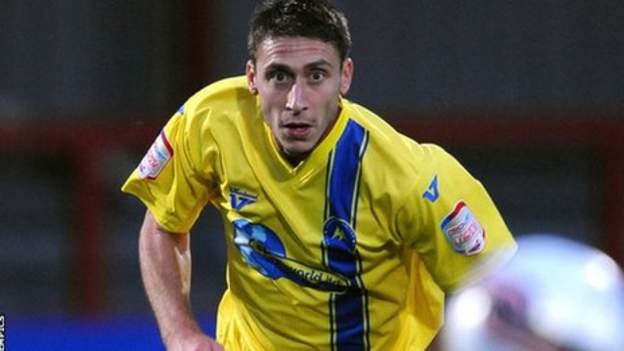 Chris McPhee leaves Torquay United by mutual consent - BBC Sport