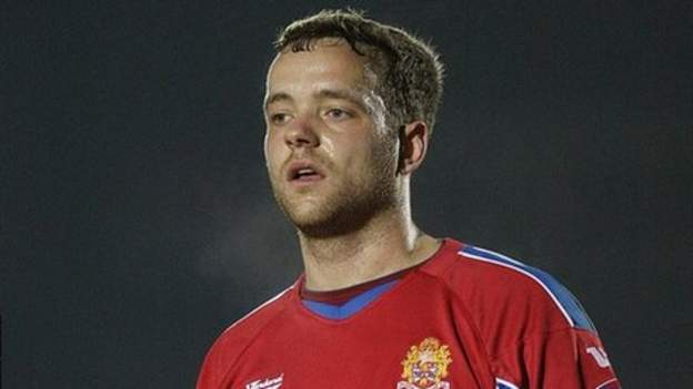 Brian Woodall signs new Dagenham & Redbridge contract - BBC Sport