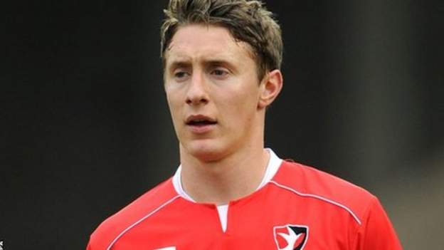 Defender Martin Riley joins Wrexham from Mansfield - BBC Sport