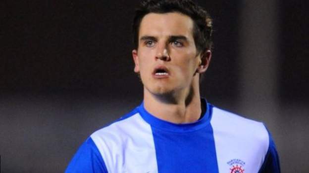 Gateshead sign Ryan Donaldson on short-term deal - BBC Sport