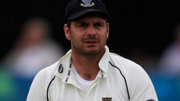 Sussex captain Michael Yardy stands down - BBC Sport