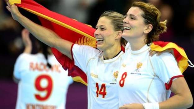 Olympics handball: Montenegro upset France to make final four - BBC Sport