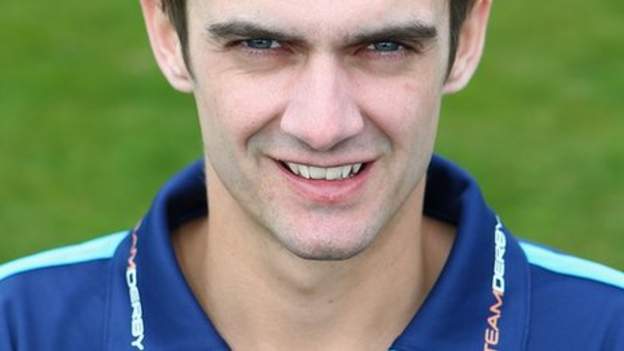 David Wainwright signs new Derbyshire contract - BBC Sport
