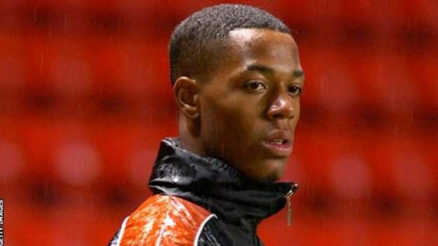 Donovan Simmons rejoins Nuneaton on non-contract terms - BBC Sport