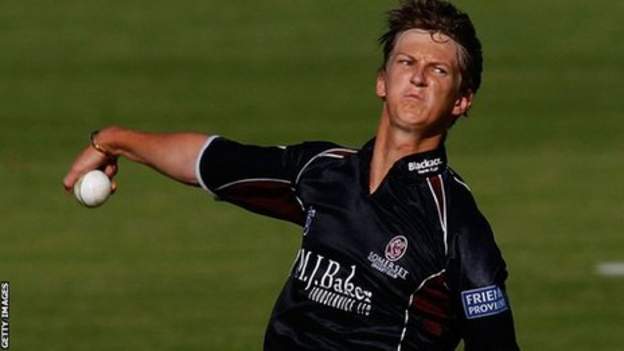 Max Waller: Somerset spinner signs new one-year contract - BBC Sport
