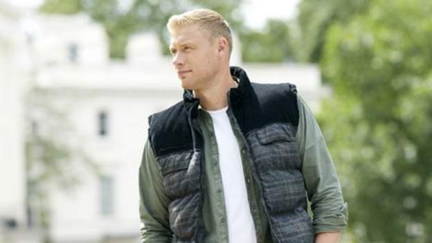 Andrew Flintoff prepares for professional boxing debut - BBC Sport