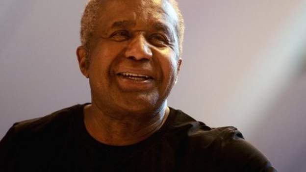 Emanuel Steward: Legendary boxing trainer dies aged 68 - BBC Sport