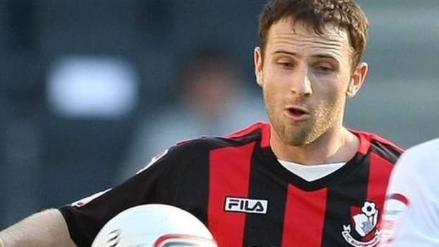 AFC Bournemouth: Marc Pugh signs new contract - BBC Sport